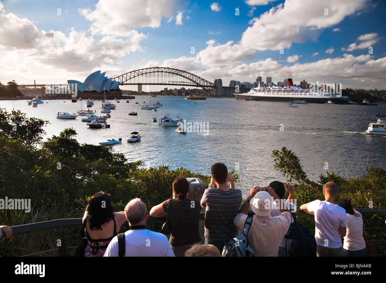 Qe2 sydney harbour hi-res stock photography and images - Alamy