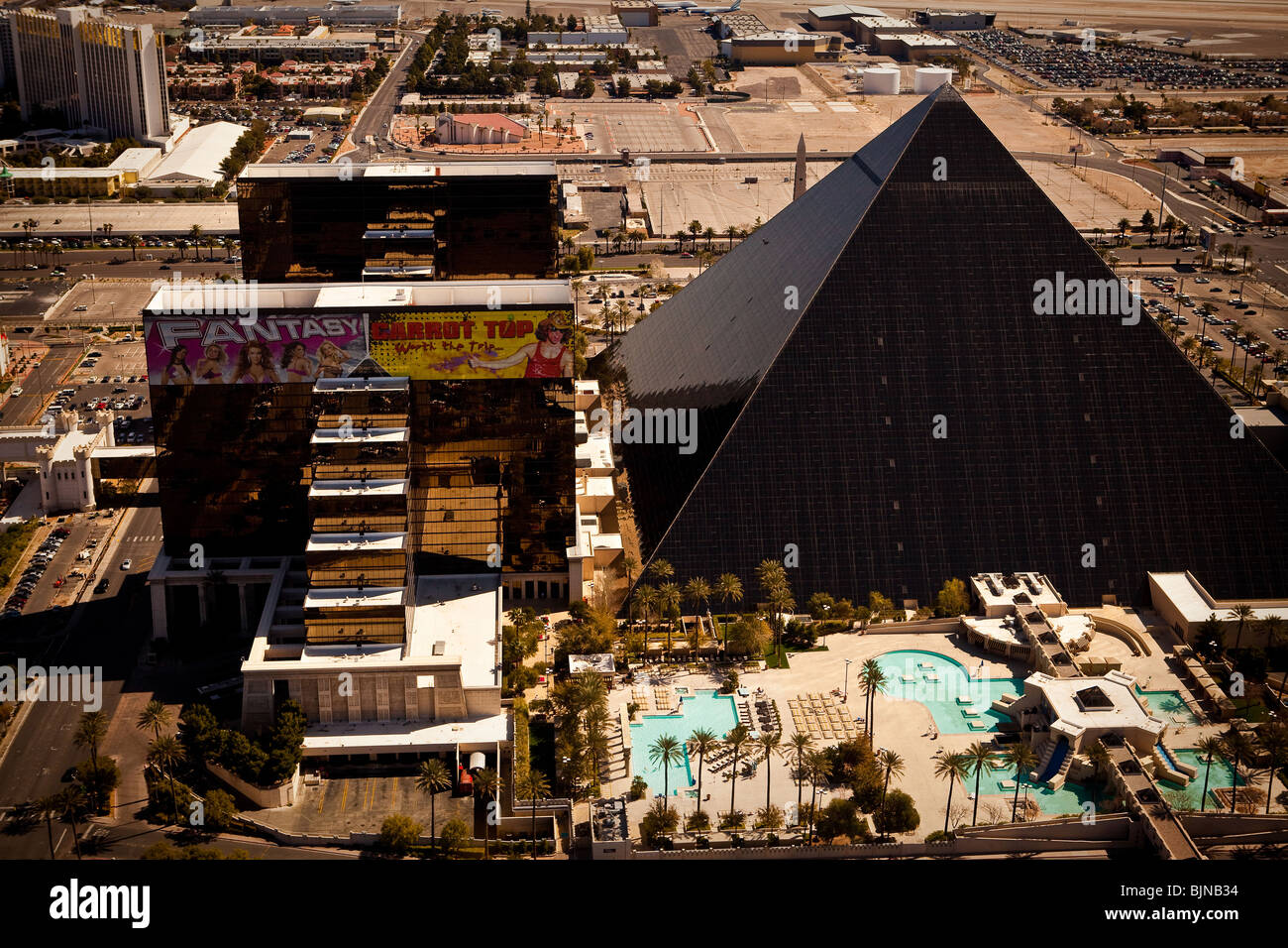 Luxor vegas aerial hi-res stock photography and images - Alamy
