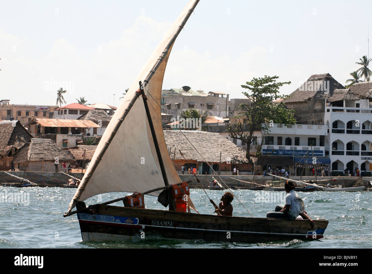 Small dhow hi-res stock photography and images - Alamy