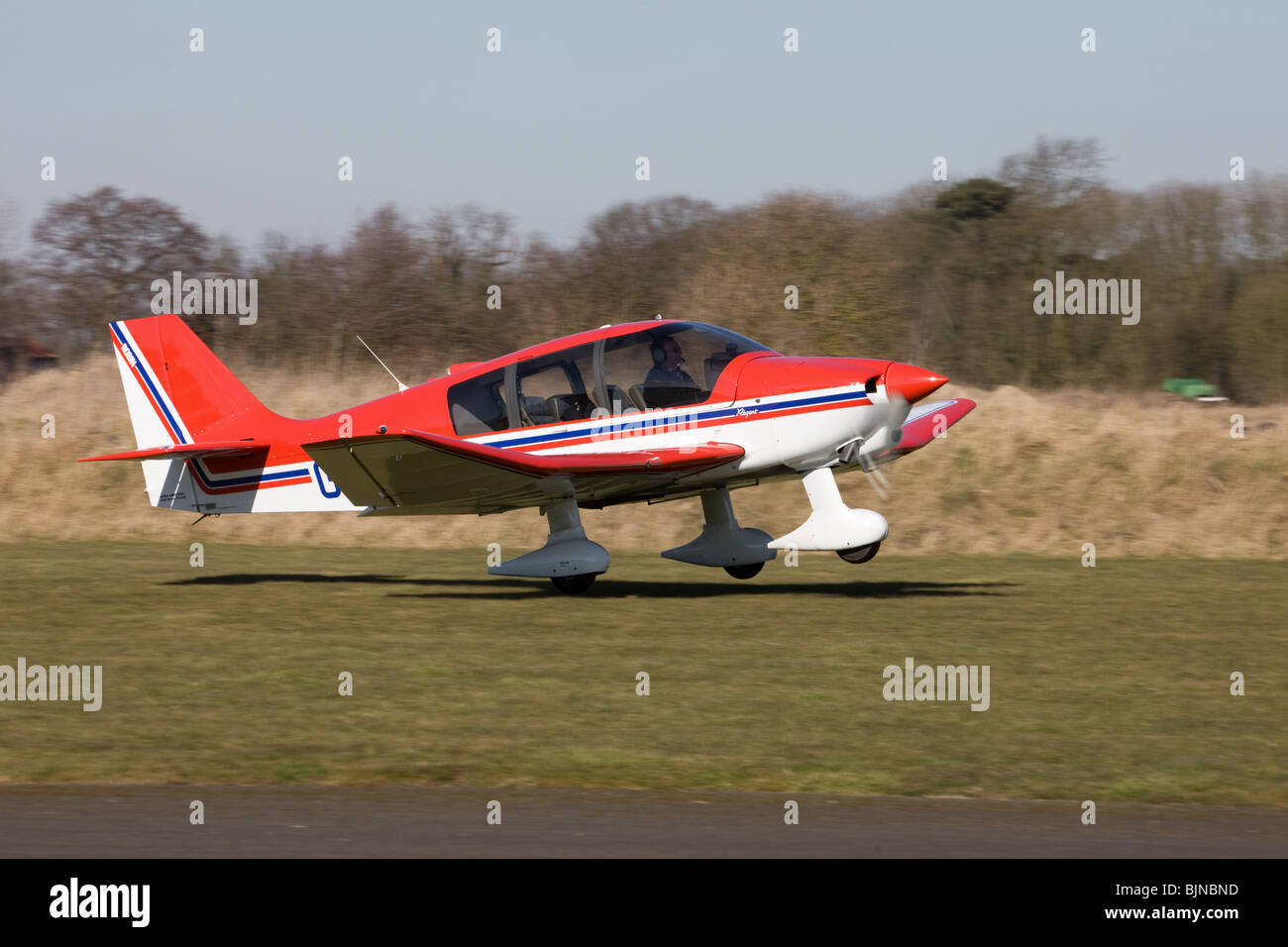 Robin dr400 hi-res stock photography and images - Alamy
