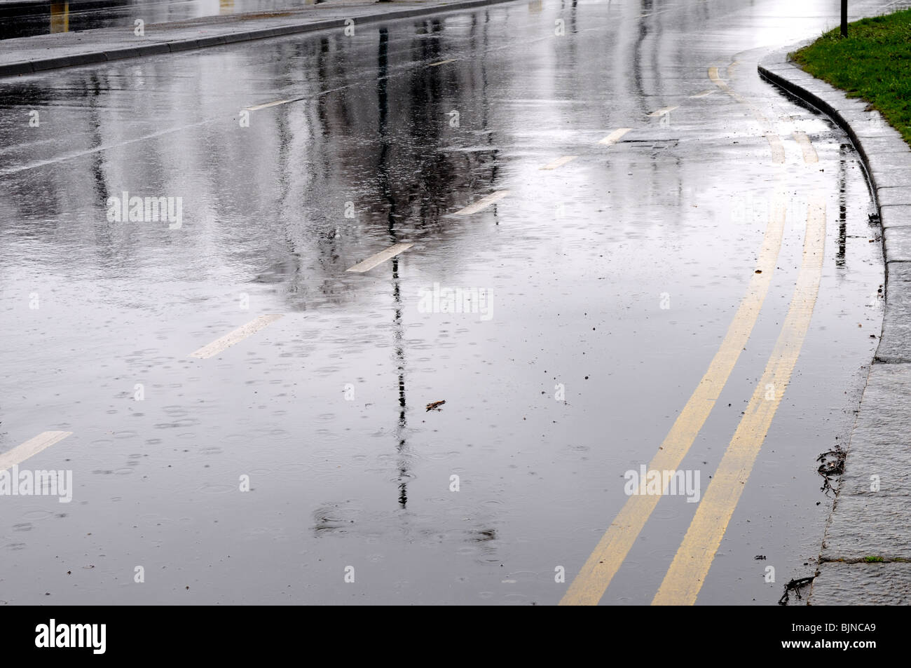 Wet slippery road surface hi-res stock photography and images - Alamy