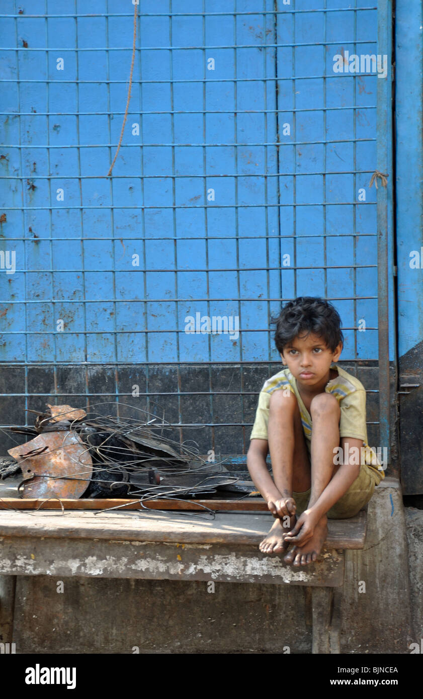 Street kolkata homeless calcutta poverty hi-res stock photography and ...