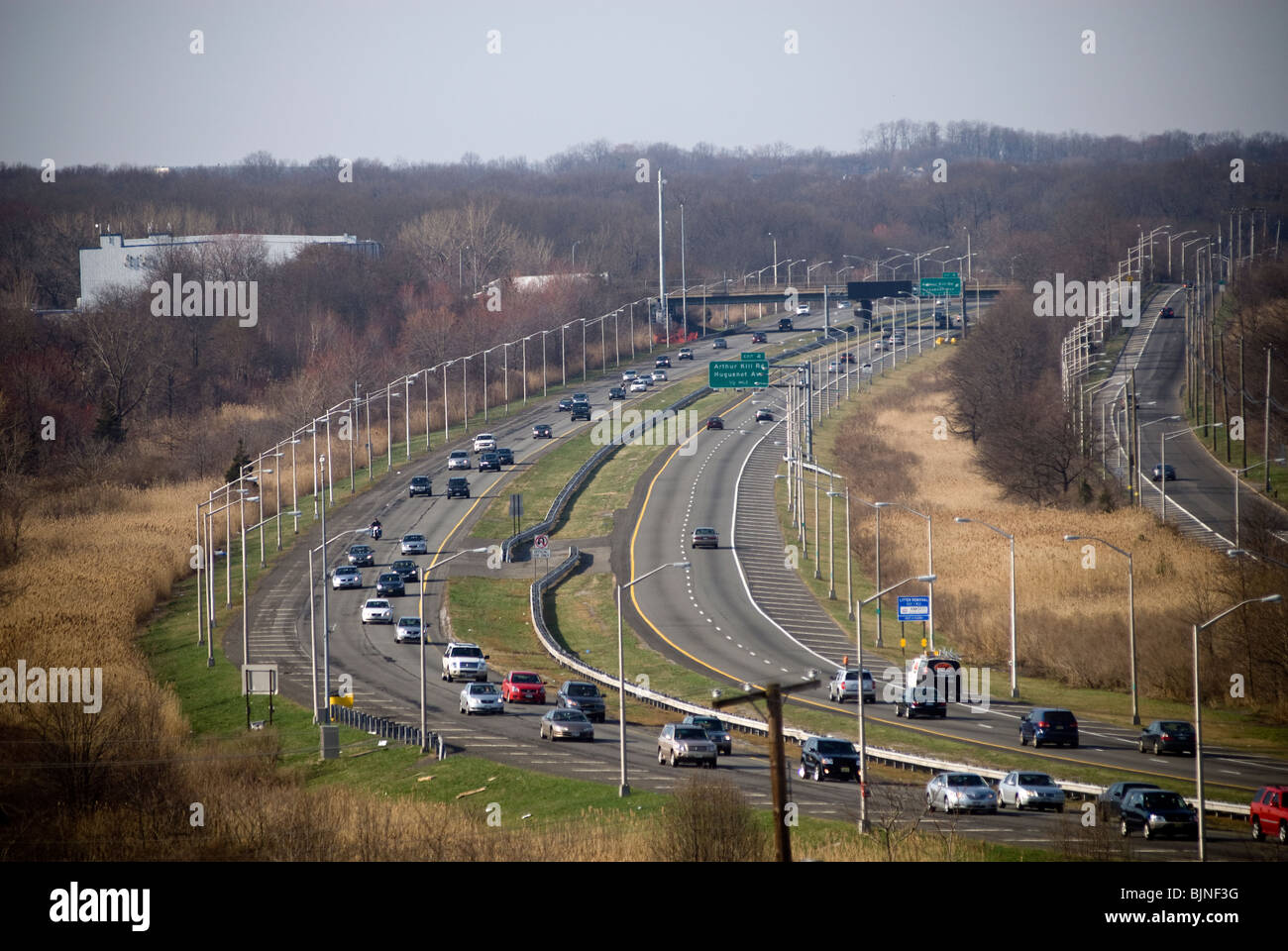 Traffic on the West Shore Expressway in the New York borough of Staten ...