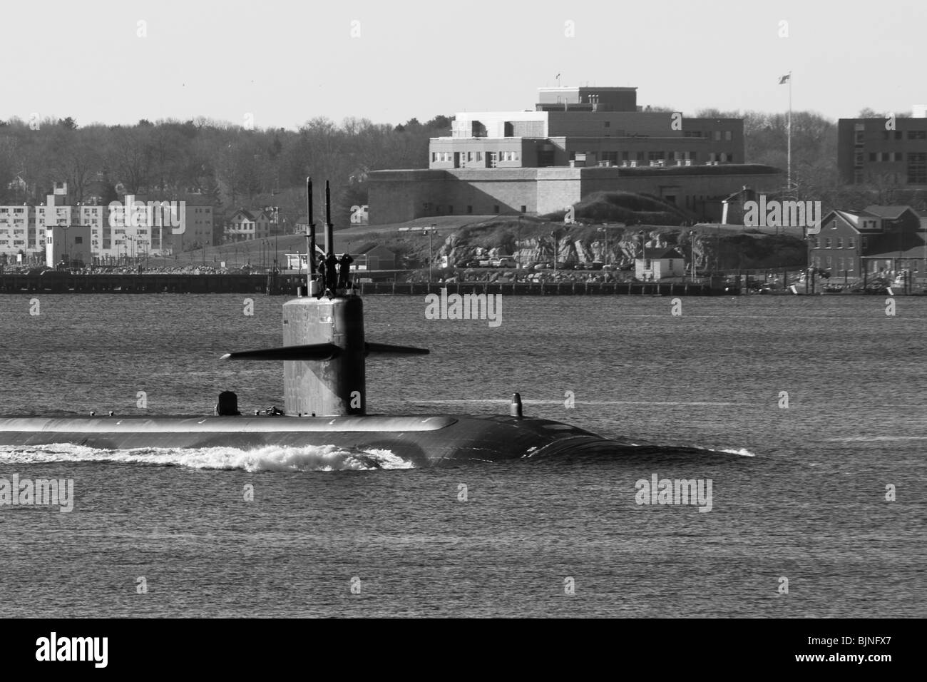 A Los Angeles class fast attack submarine heads north in the Thames ...