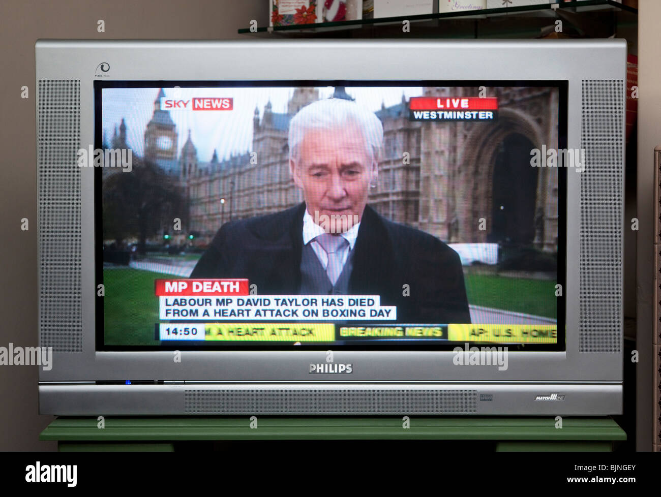 Tv channel live news hi-res stock photography and images - Alamy