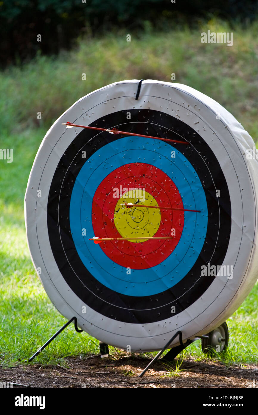 Archery target arrows arrow hi-res stock photography and images - Alamy