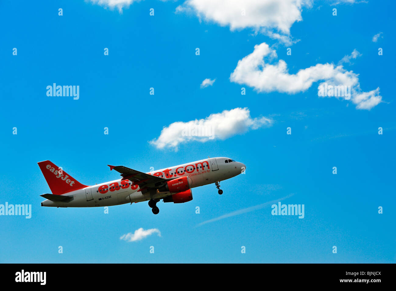 Easyjet plane hi-res stock photography and images - Alamy