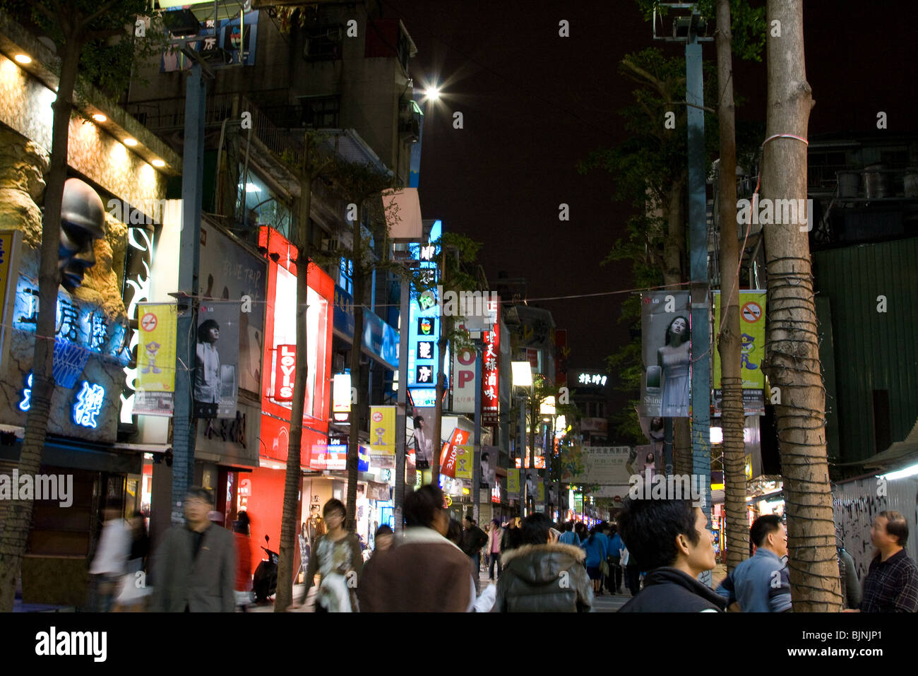 City night life crowds and buildings at Xi Men Ding, Taipei, Taiwan ...