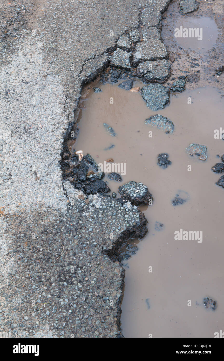 Pothole uk hi-res stock photography and images - Alamy