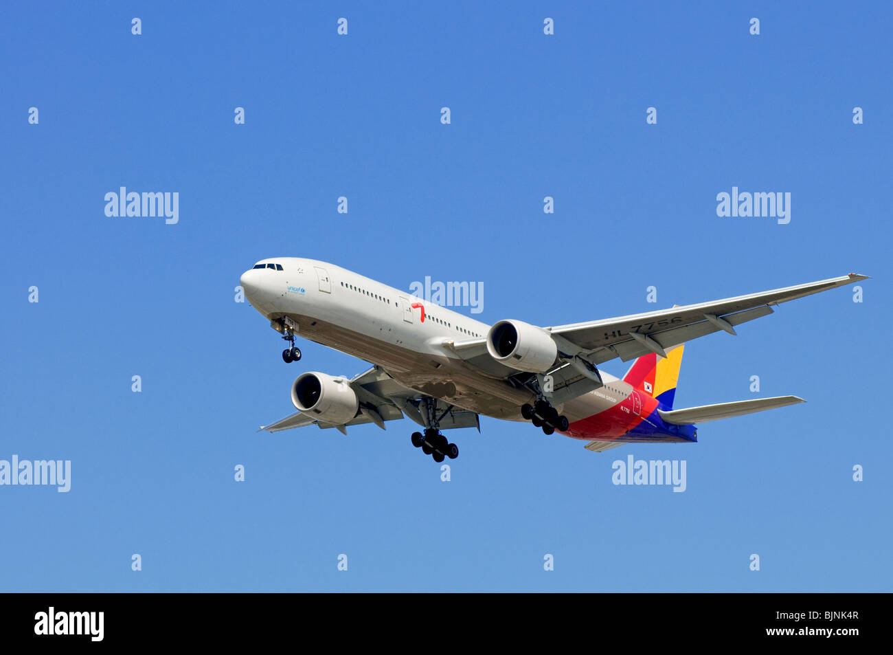 Jet airplane landing Stock Photo - Alamy