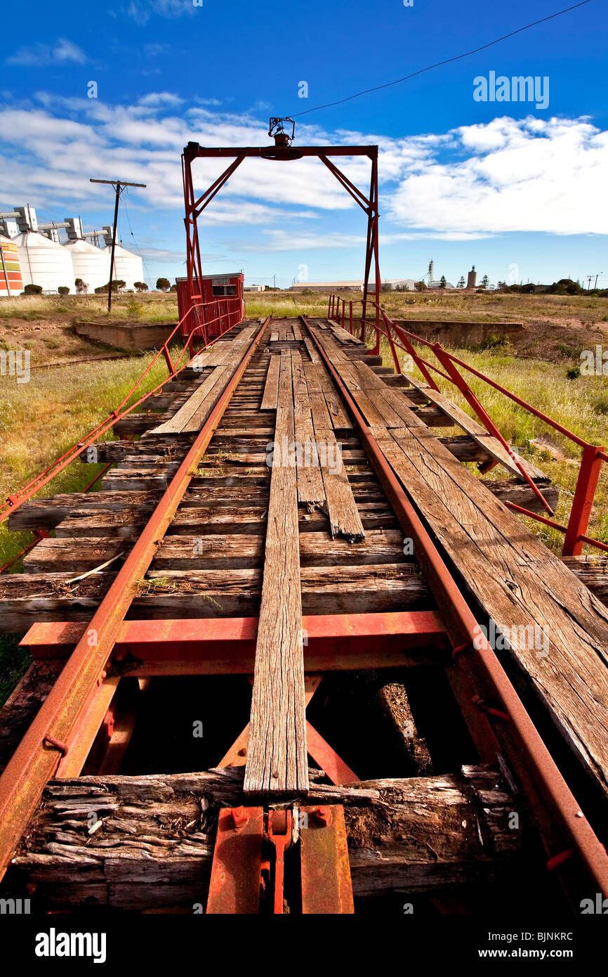 Wallaroo Grain Silos and Old Train Turn Around Stock Photo - Alamy