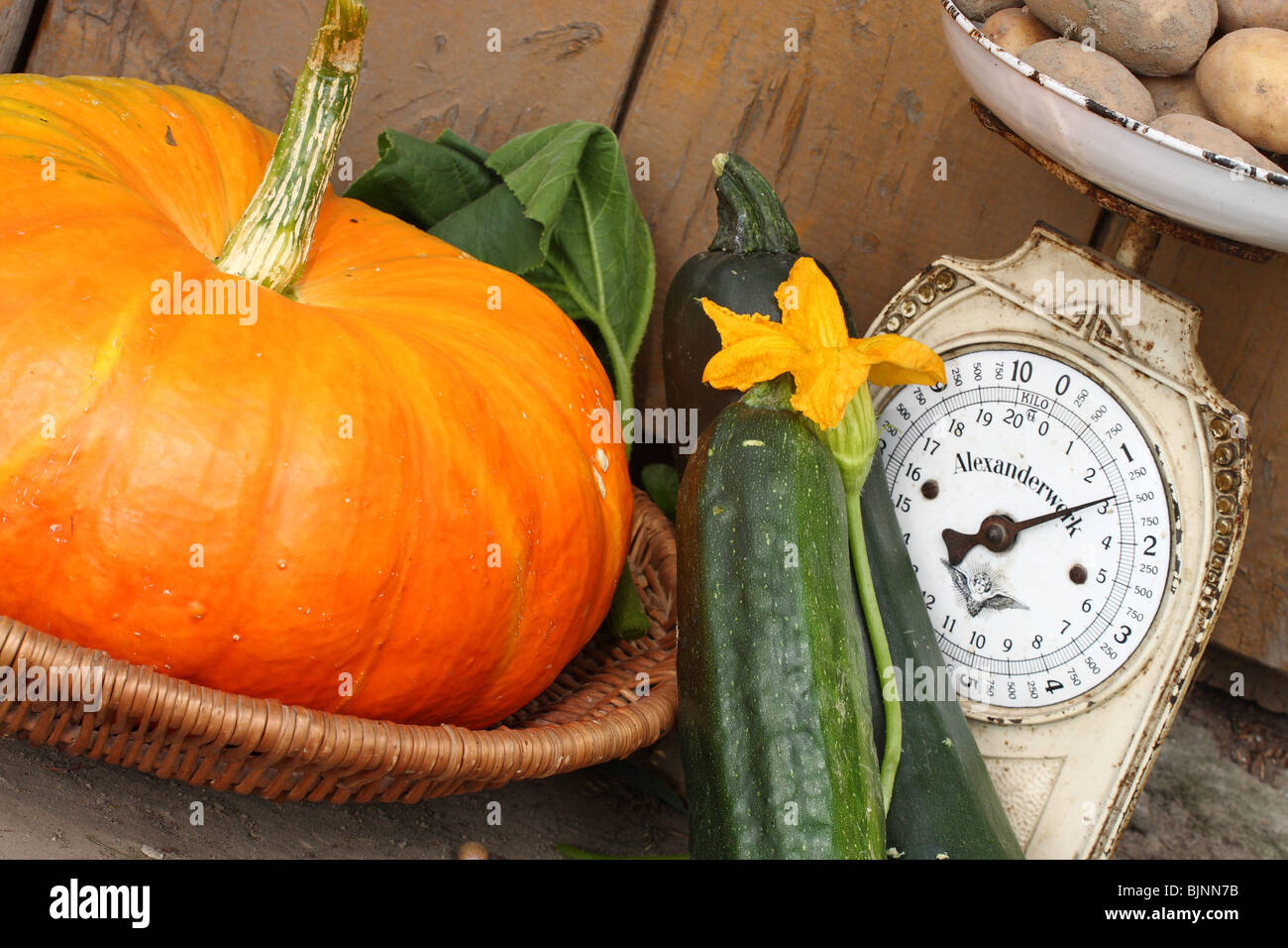 Vintage scale vegetables hi-res stock photography and images - Alamy