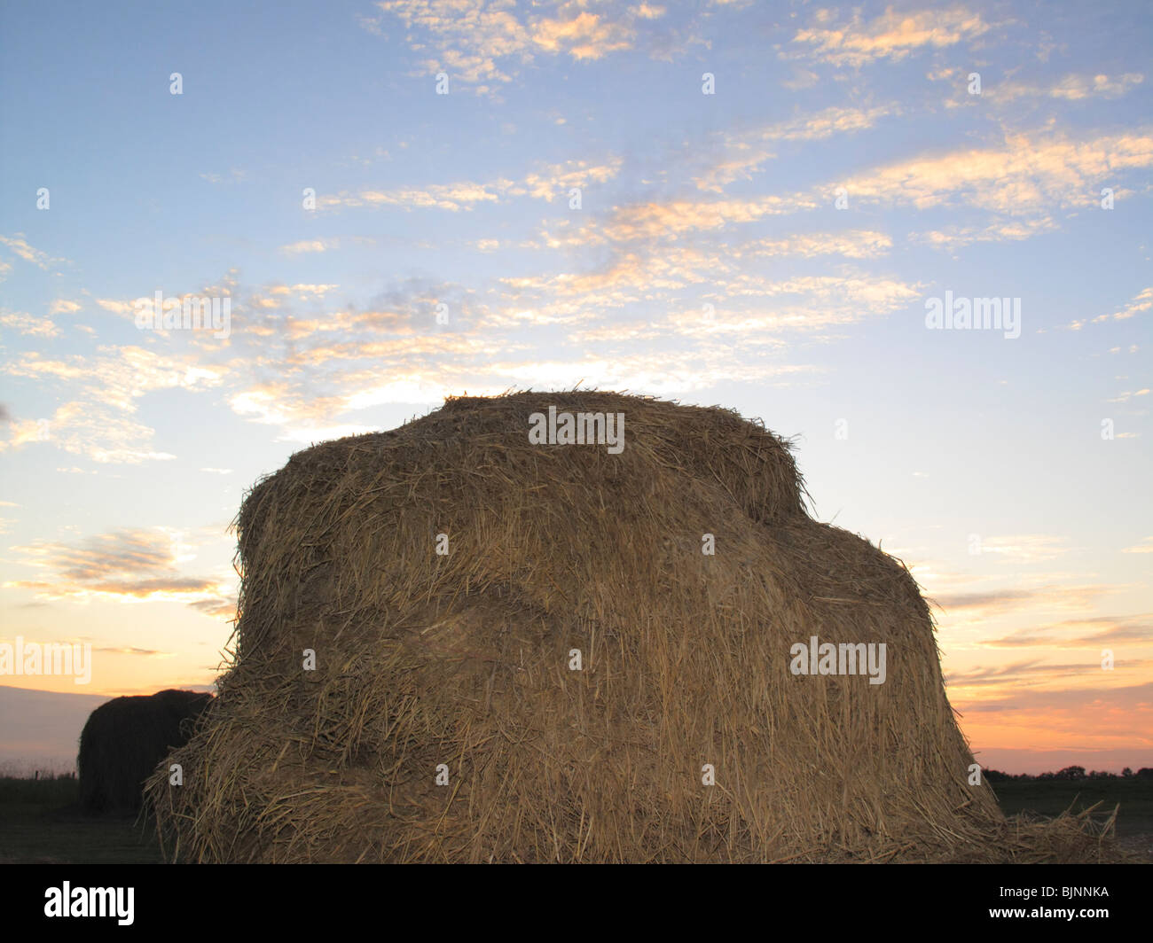 Hay stack hi-res stock photography and images - Alamy