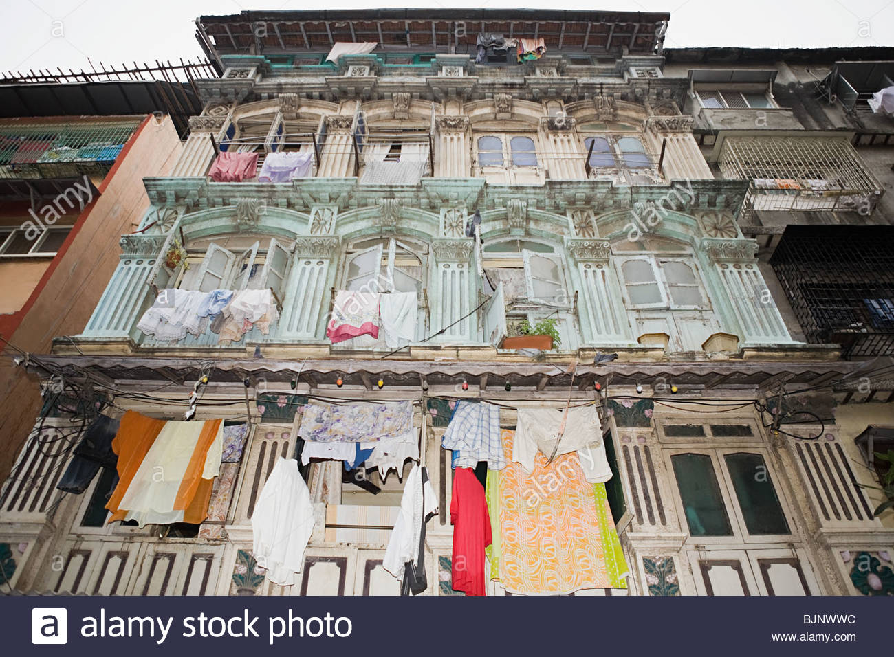 Clothes Line And Building Stock Photos & Clothes Line And Building ...