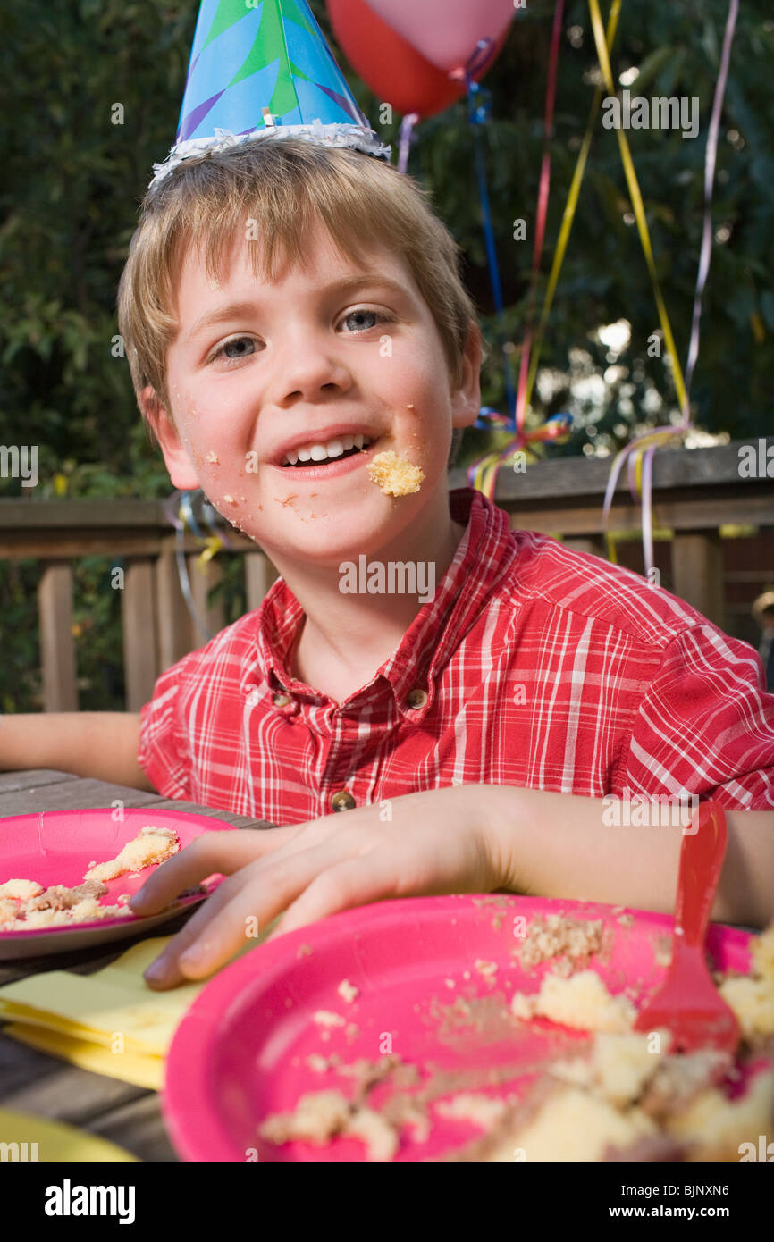 Boy with cake on his face Stock Photo - Alamy