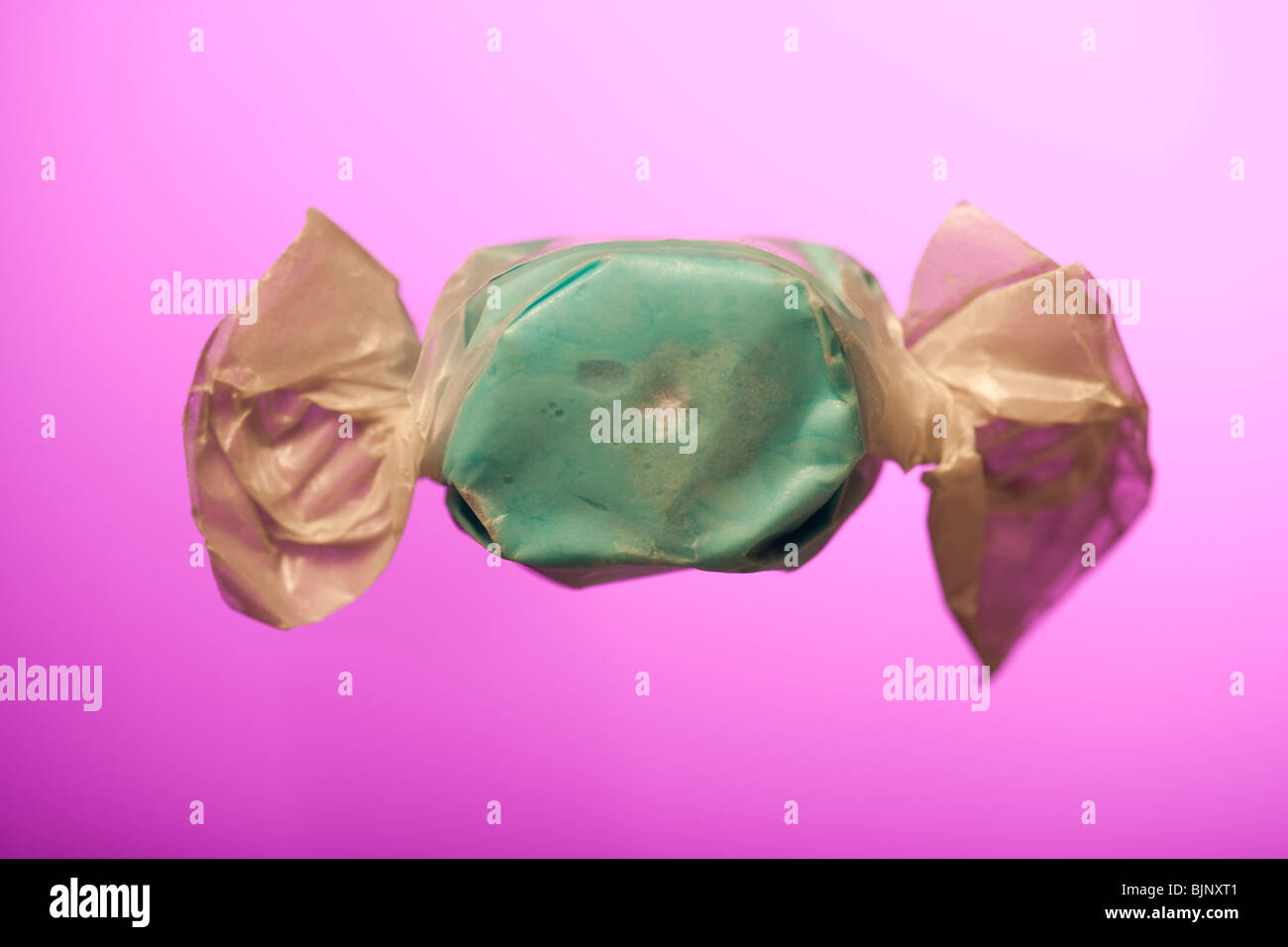 Wrapped candy hi-res stock photography and images - Alamy