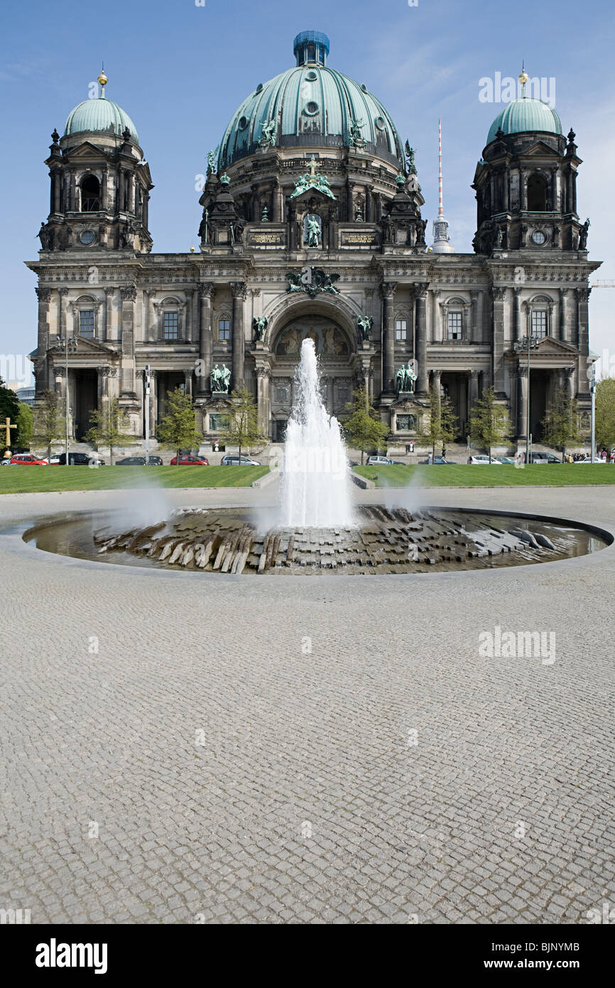 Berlin Water Fountain High Resolution Stock Photography and Images - Alamy