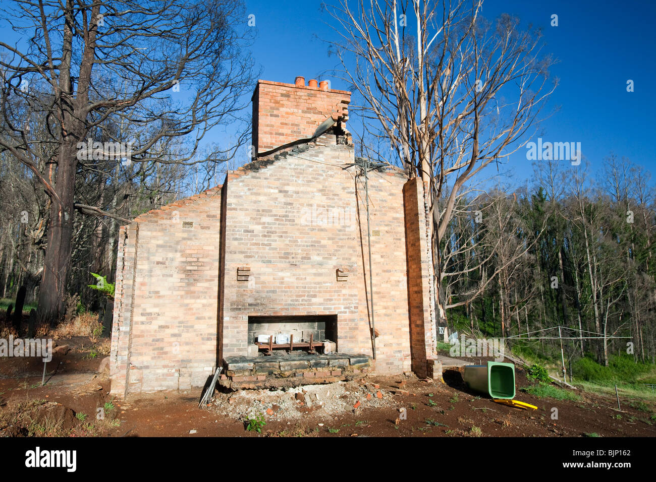 Destroyed house hi-res stock photography and images - Alamy