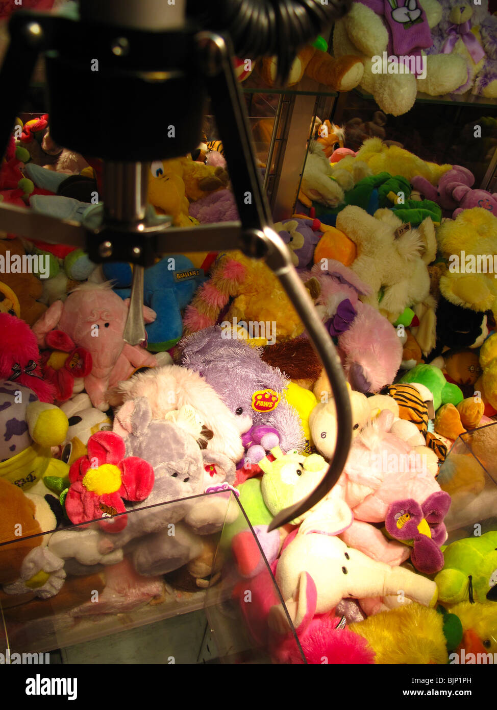 Cuddly toys in crane grab machine Stock Photo - Alamy