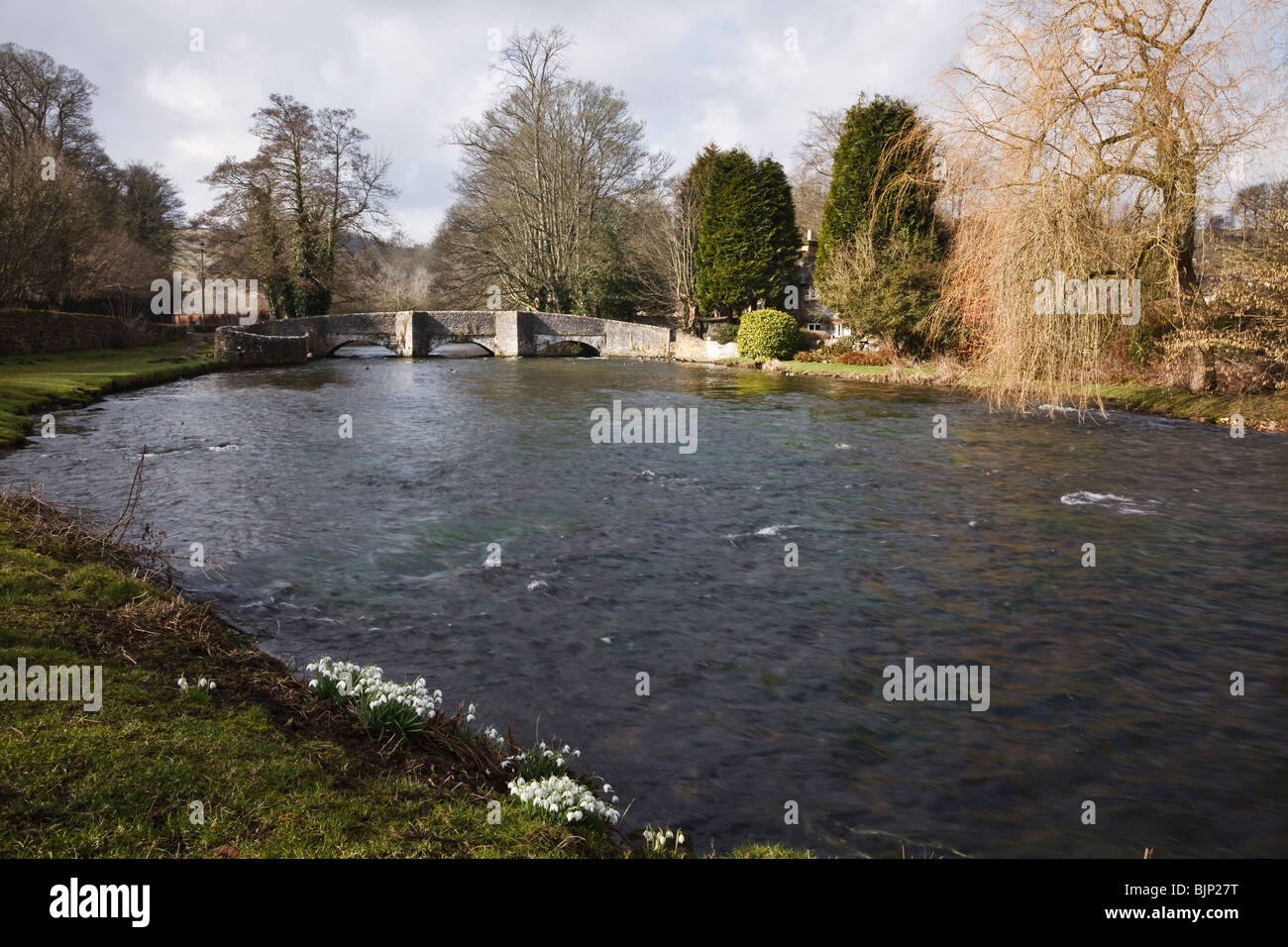 Sheepwash bridge peak district village uk hi-res stock photography and ...