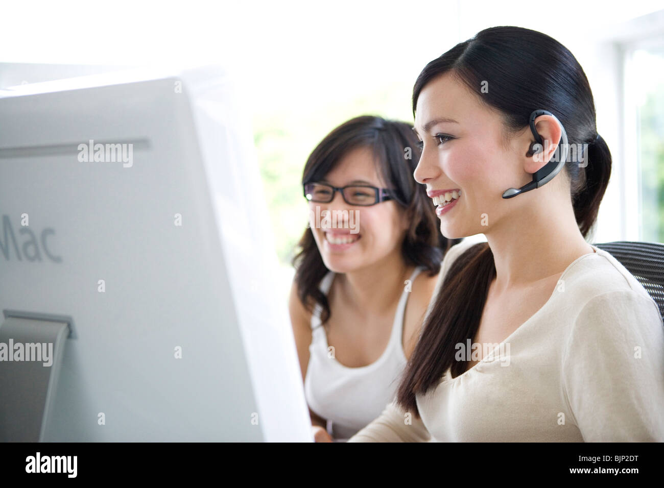 Chinese ladies laughing hi-res stock photography and images - Alamy