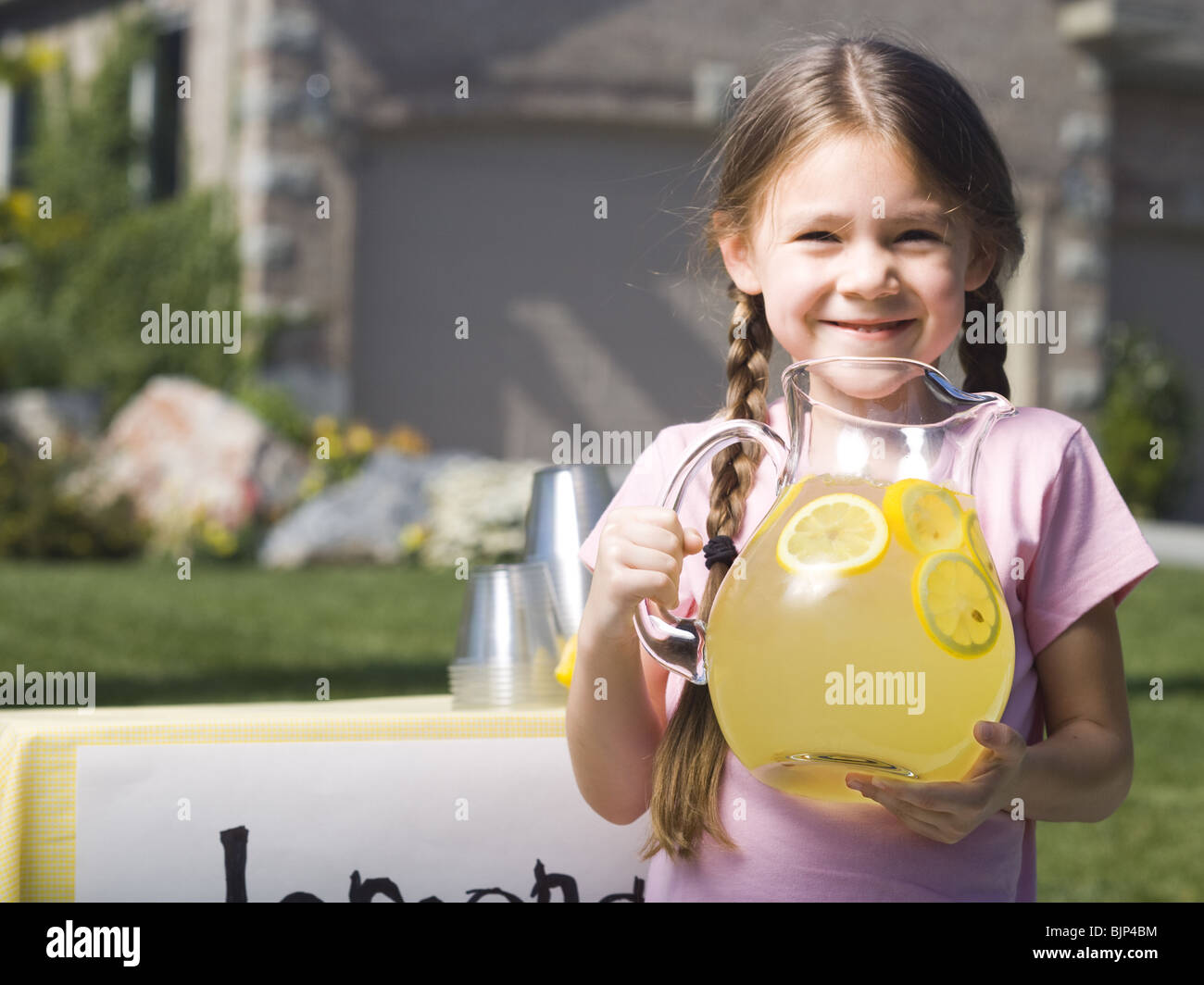 Child holding ice cubes hi-res stock photography and images - Alamy