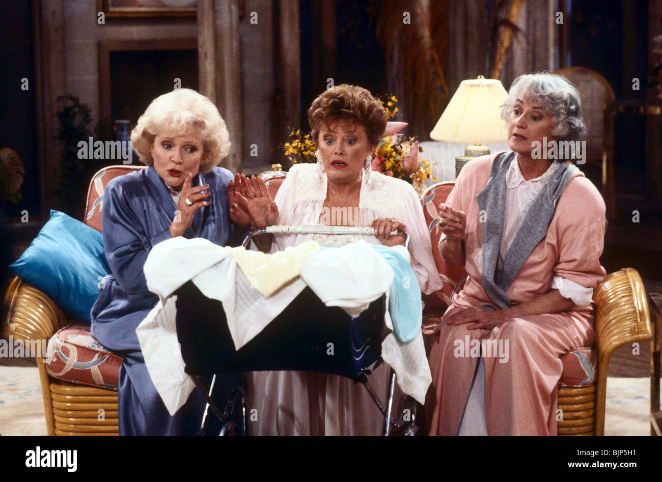 GOLDEN GIRLS (TV) ESTELLE GETTY, BEA ARTHUR, RUE MCCLANAHAN GLG 012 ...