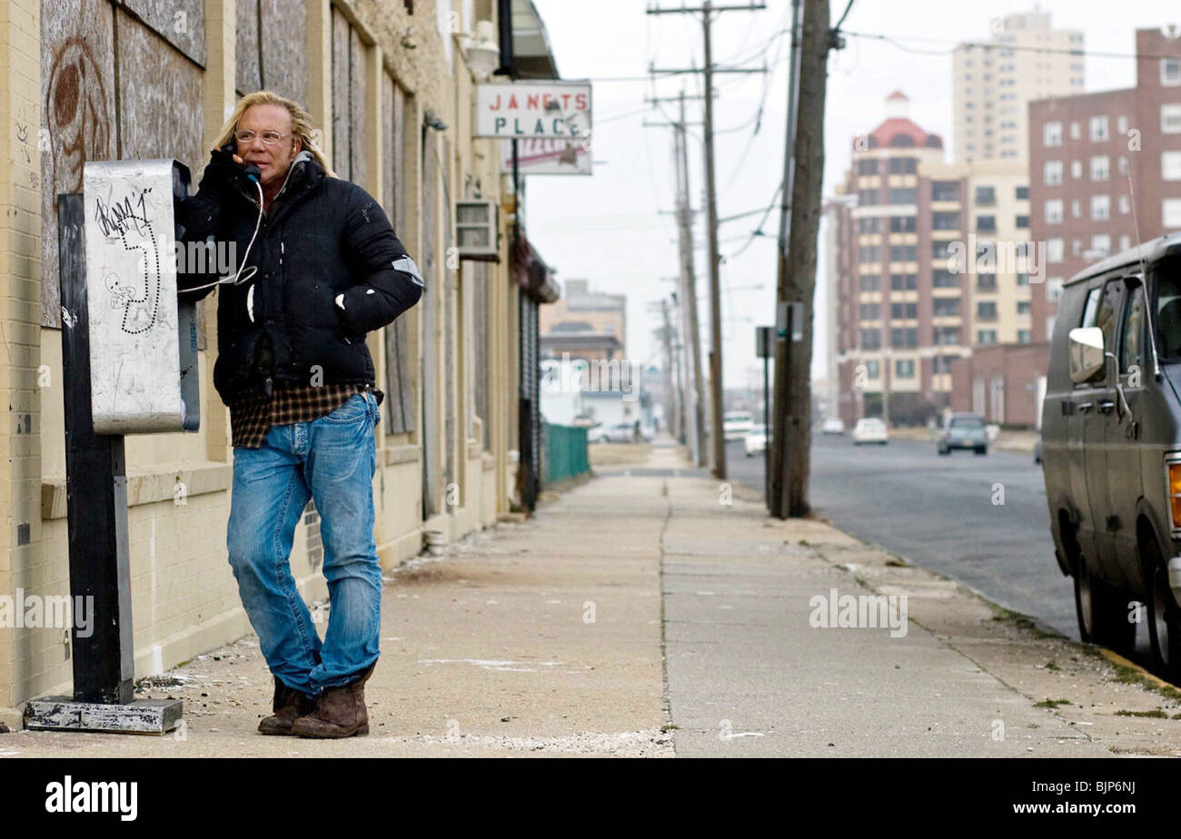 THE WRESTLER (2008) MICKEY ROURKE DARREN ARONOFSKY (DIR) TWRE 001 Stock ...