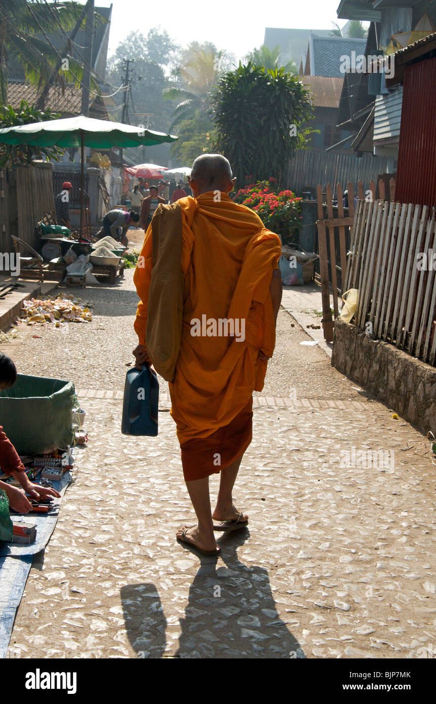 Monk silhouette hi-res stock photography and images - Alamy
