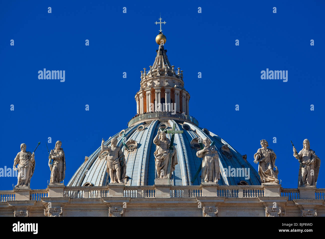 Sculpture statue outside st peters basilica hi-res stock photography ...
