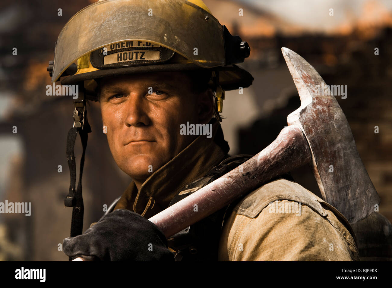 Fireman looking into flames hi-res stock photography and images - Alamy