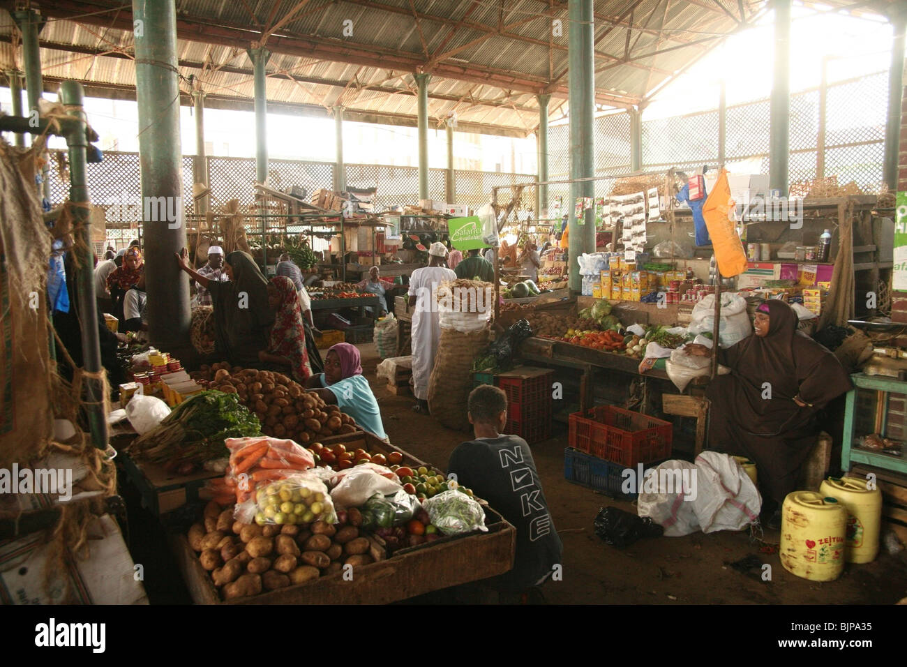 Makupa fruit and vegetable Market Mombasa Kenya Stock Photo - Alamy
