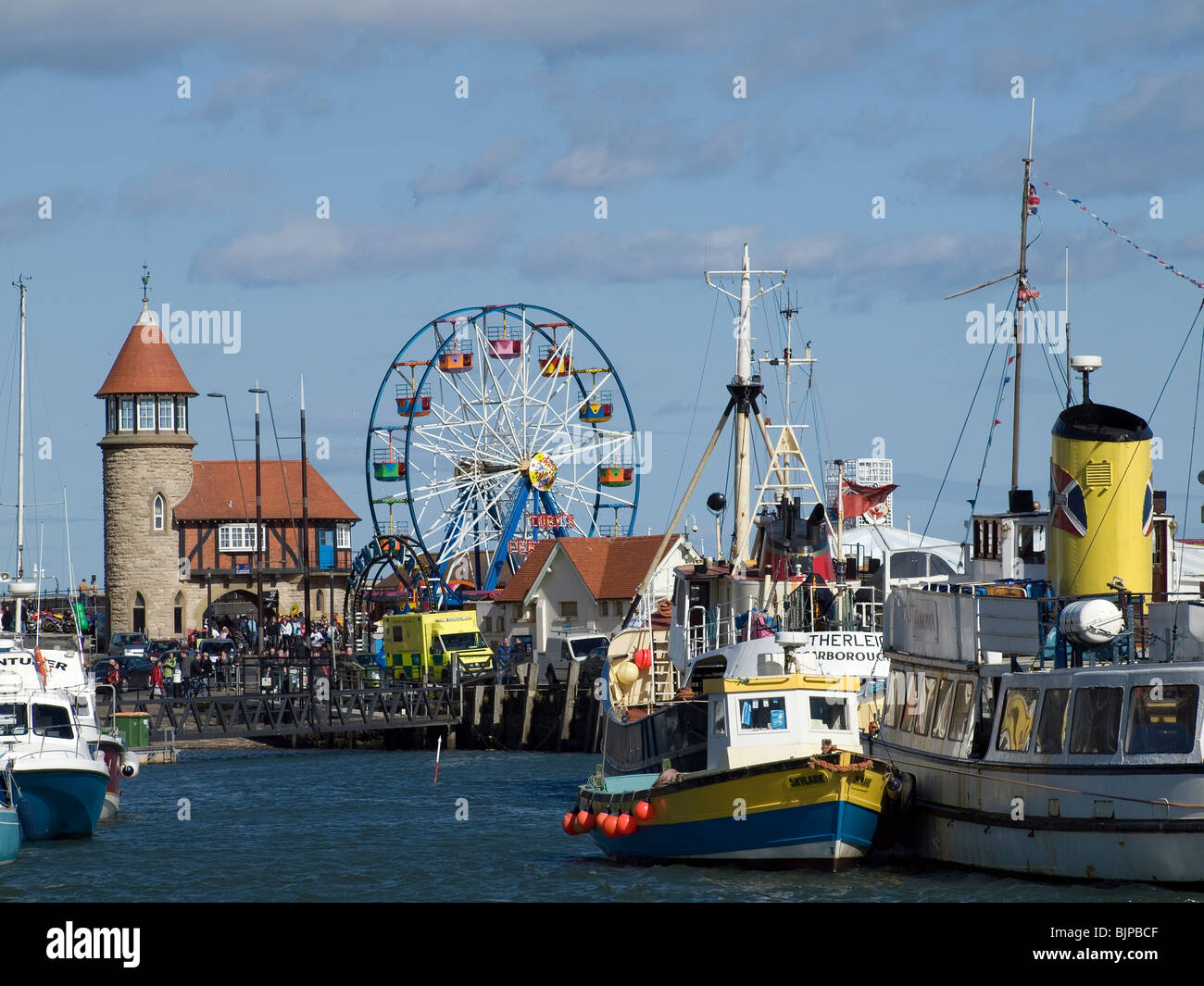 Busy fairground hi-res stock photography and images - Alamy
