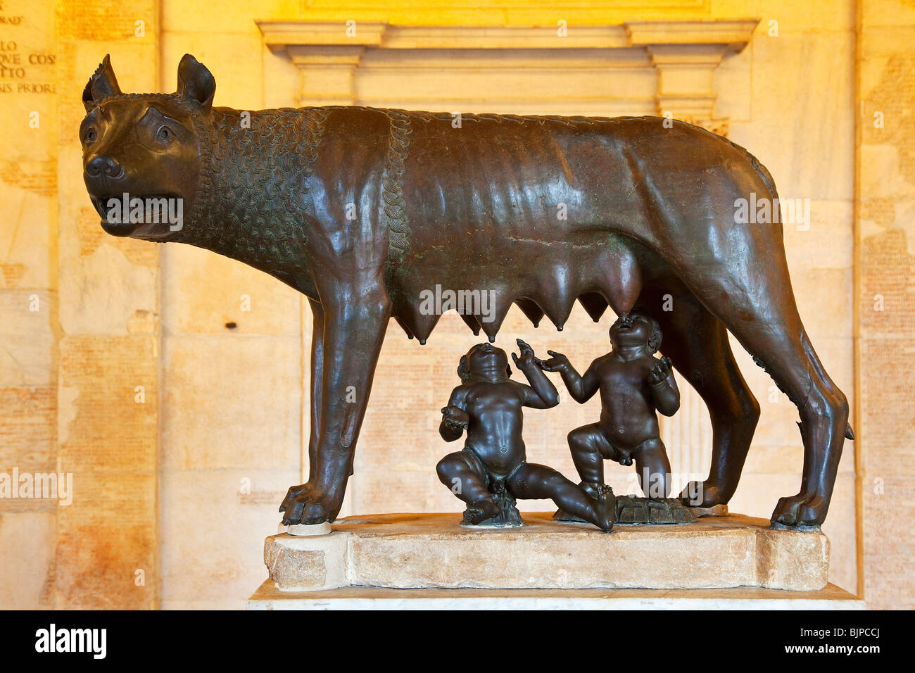 Rome, the Capitoline She-wolf with Romulus and Remus Stock Photo - Alamy