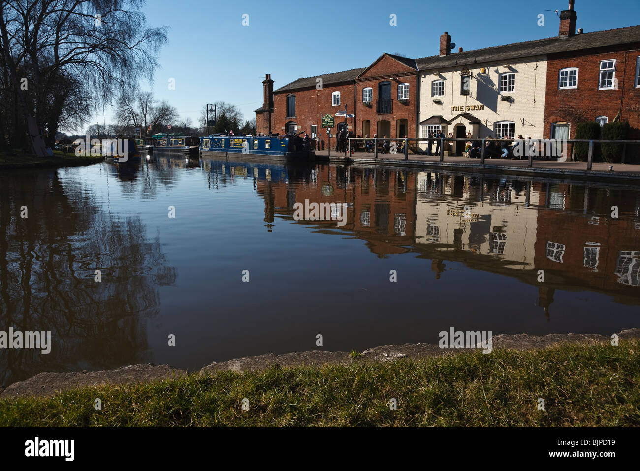 The swan pub at fradley junction hi-res stock photography and images ...