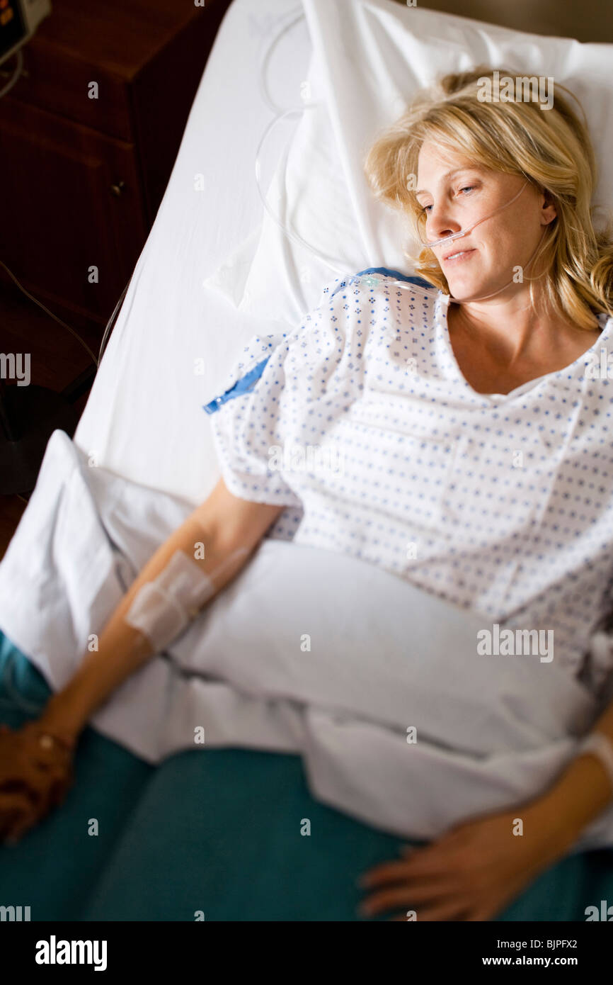 Hospital ward beds oxygen hi-res stock photography and images - Alamy