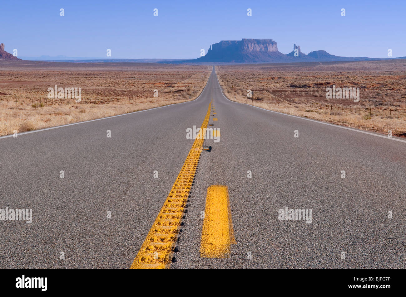 Highway 163 monument valley road hi-res stock photography and images ...