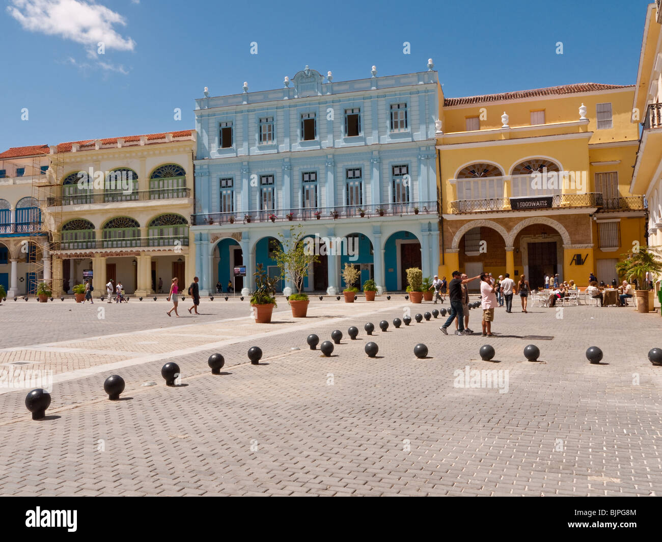 Colonial Architecture in Havana Plaza Vieja, (Habana) Old Town Plaza ...