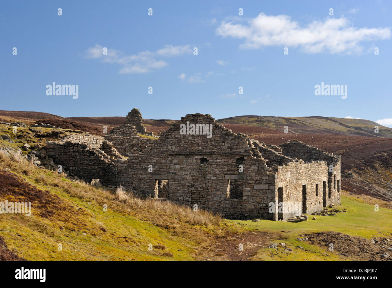 Ruined mill buildings hi-res stock photography and images - Alamy