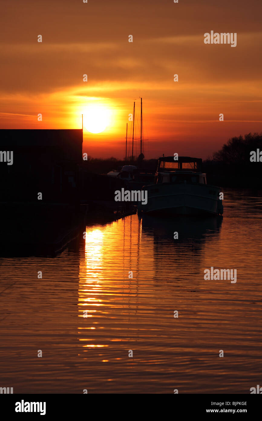 Sunset Over the River Thurne at Martham, Norfolk Broads Stock Photo - Alamy