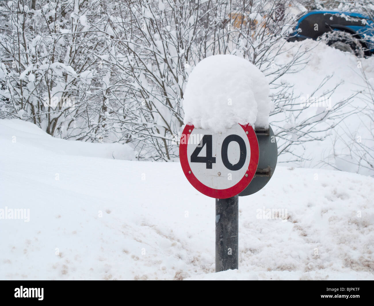 40mph speed sign in deep snow Stock Photo - Alamy