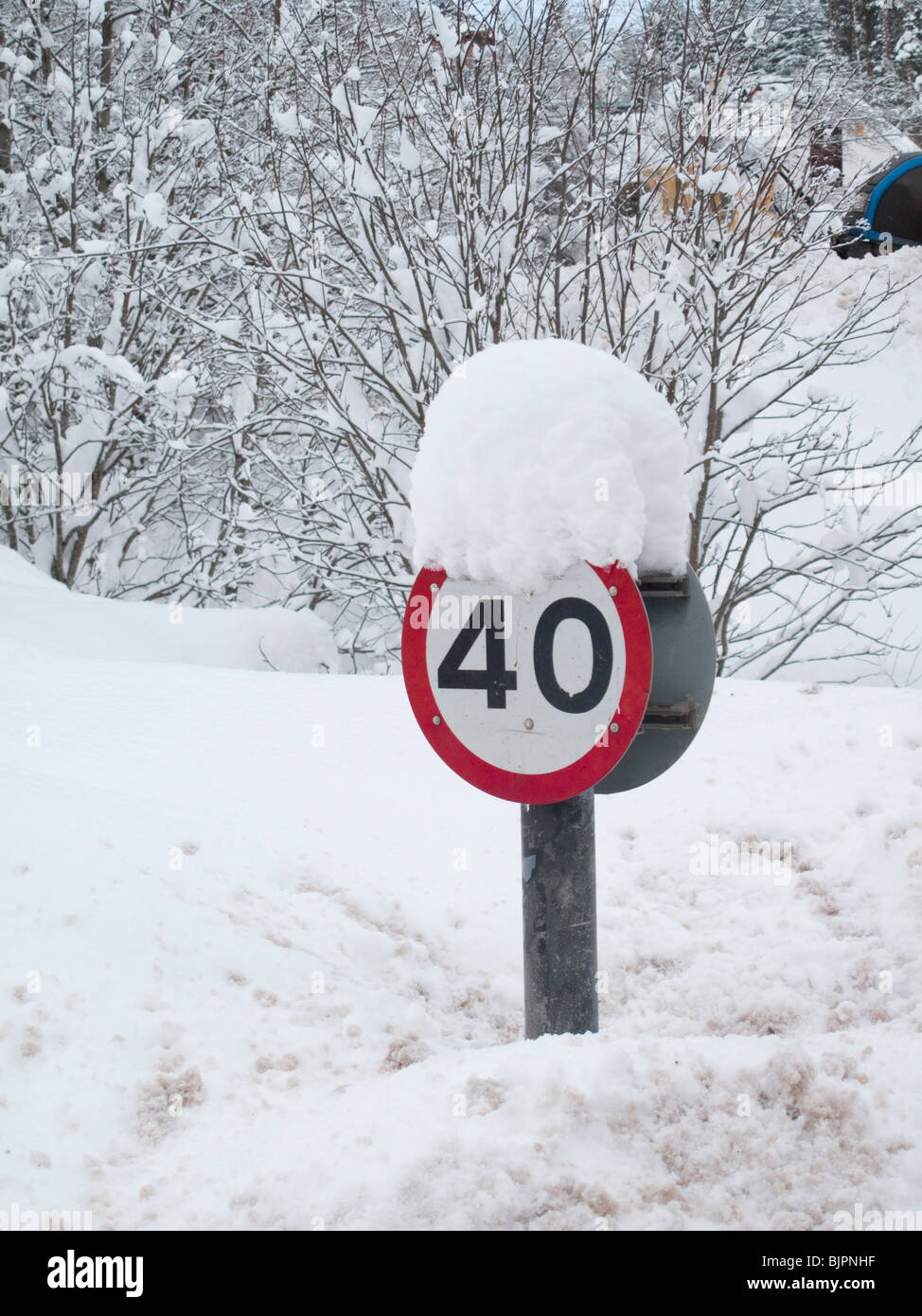 40mph speed sign in deep snow Stock Photo - Alamy