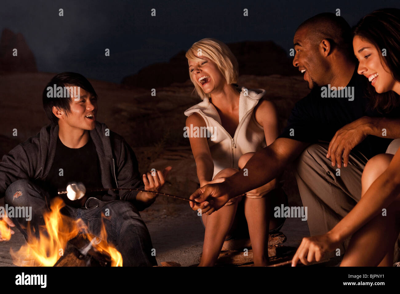 Groups of people around a fire hi-res stock photography and images - Alamy
