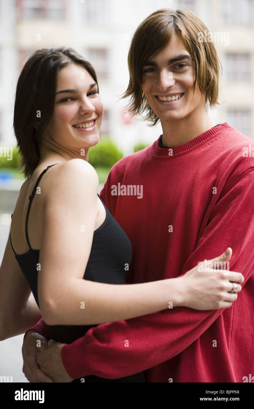 Boyfriend couples girlfriend 16 17 hi-res stock photography and images ...