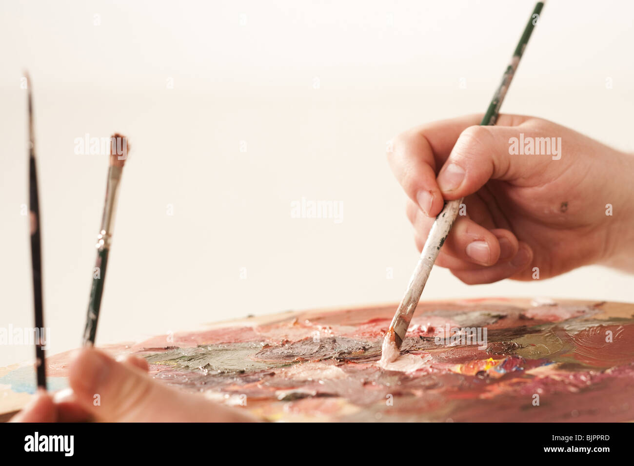 Brushes and palette cut out hi-res stock photography and images - Alamy