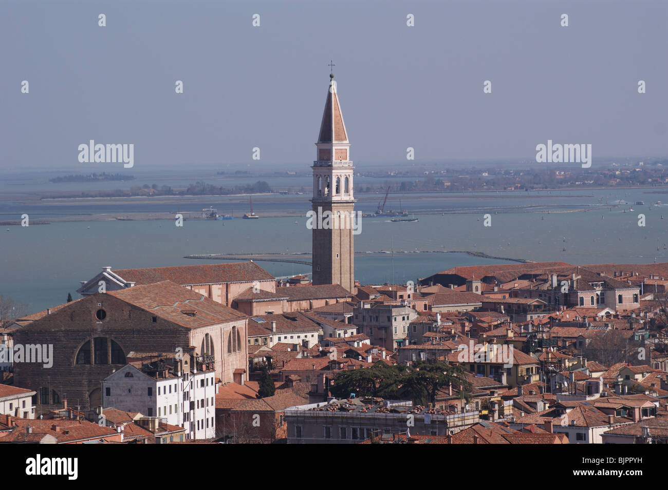 Venice rooftops hi-res stock photography and images - Alamy