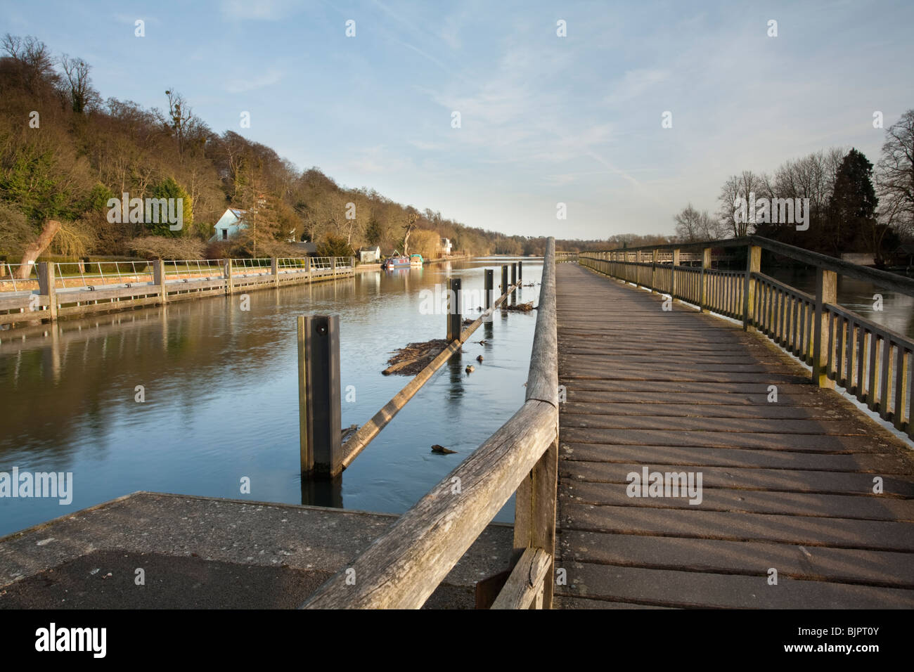 Weir footbridge hi-res stock photography and images - Alamy