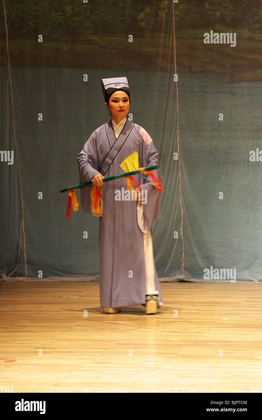 Chinese opera actress hi-res stock photography and images - Alamy