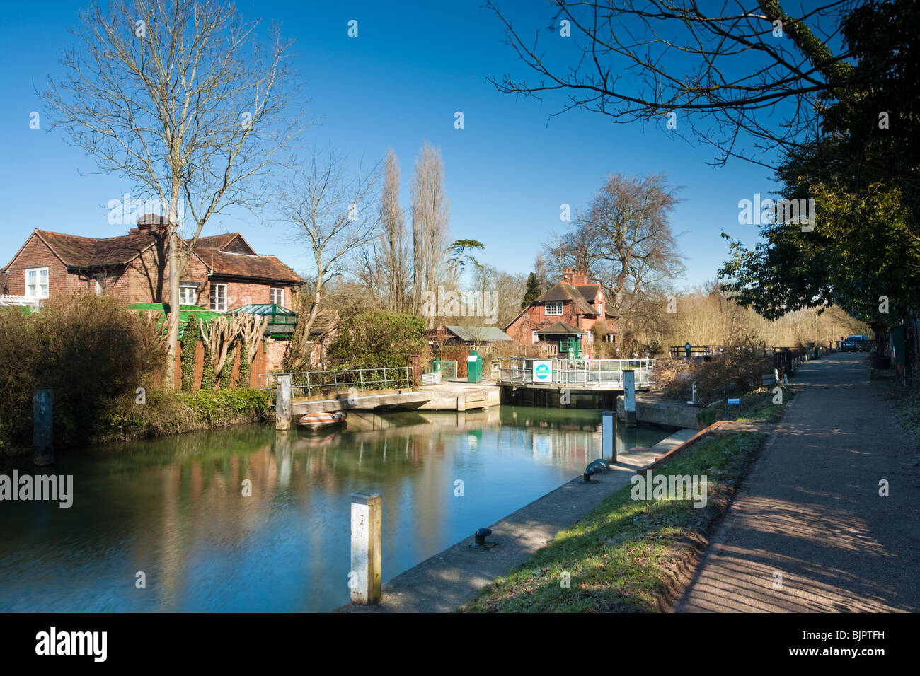 Sonning Lock on the River Thames, Sonning, Berkshire, Uk Stock Photo ...