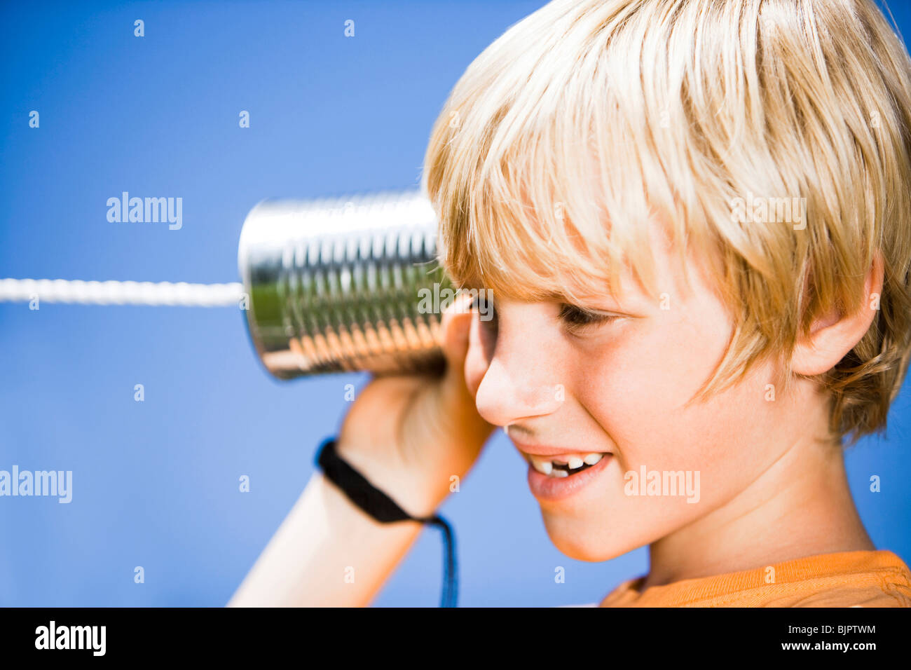 Tin can phones hi-res stock photography and images - Alamy